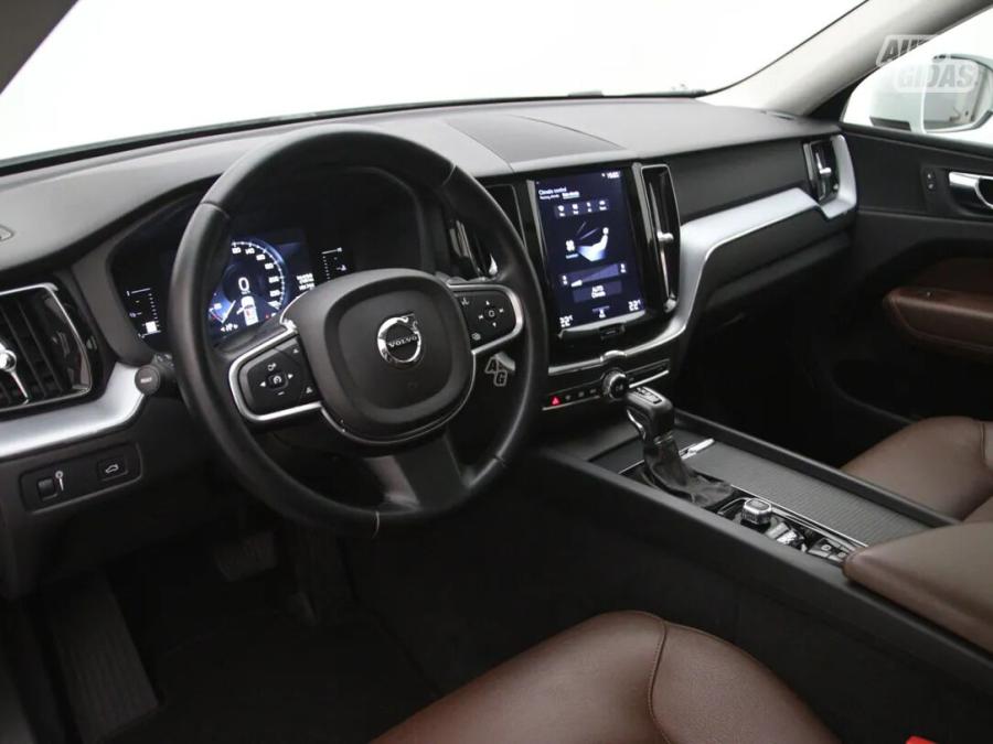White Volvo XC60 2018 in Vilnius, with an engine capacity of 2.00 L and mileage of 182 thousand km for 23199 €, photo 17 on AUTOMOTO.COM.LV