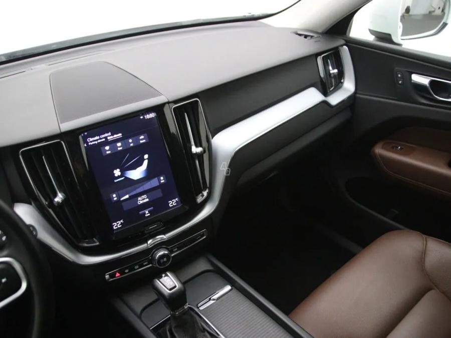 White Volvo XC60 2018 in Vilnius, with an engine capacity of 2.00 L and mileage of 182 thousand km for 23199 €, photo 22 on AUTOMOTO.COM.LV