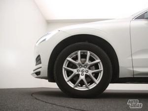 White Volvo XC60 2018 in Vilnius, with an engine capacity of 2.00 L and mileage of 182 thousand km for 23199 €, photo 27 on AUTOMOTO.COM.LV