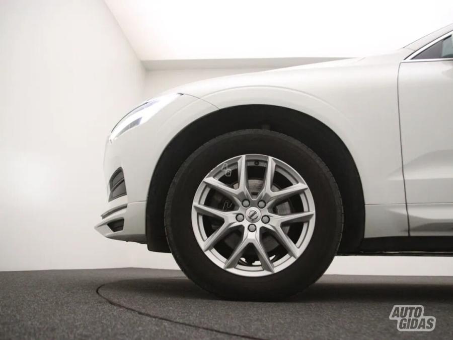 White Volvo XC60 2018 in Vilnius, with an engine capacity of 2.00 L and mileage of 182 thousand km for 23199 €, photo 27 on AUTOMOTO.COM.LV