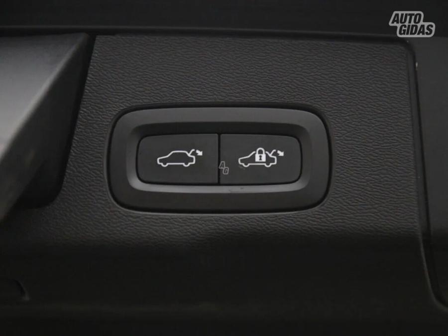 White Volvo XC60 2018 in Vilnius, with an engine capacity of 2.00 L and mileage of 182 thousand km for 23199 €, photo 33 on AUTOMOTO.COM.LV