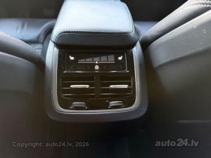 Balts Volvo XC60 2018 Tallina, ar dzinēja tilpumu 2.00 L un nobraukumu 153 tūkst. km par 28500 €, foto 11 vietnē AUTOMOTO.COM.LV