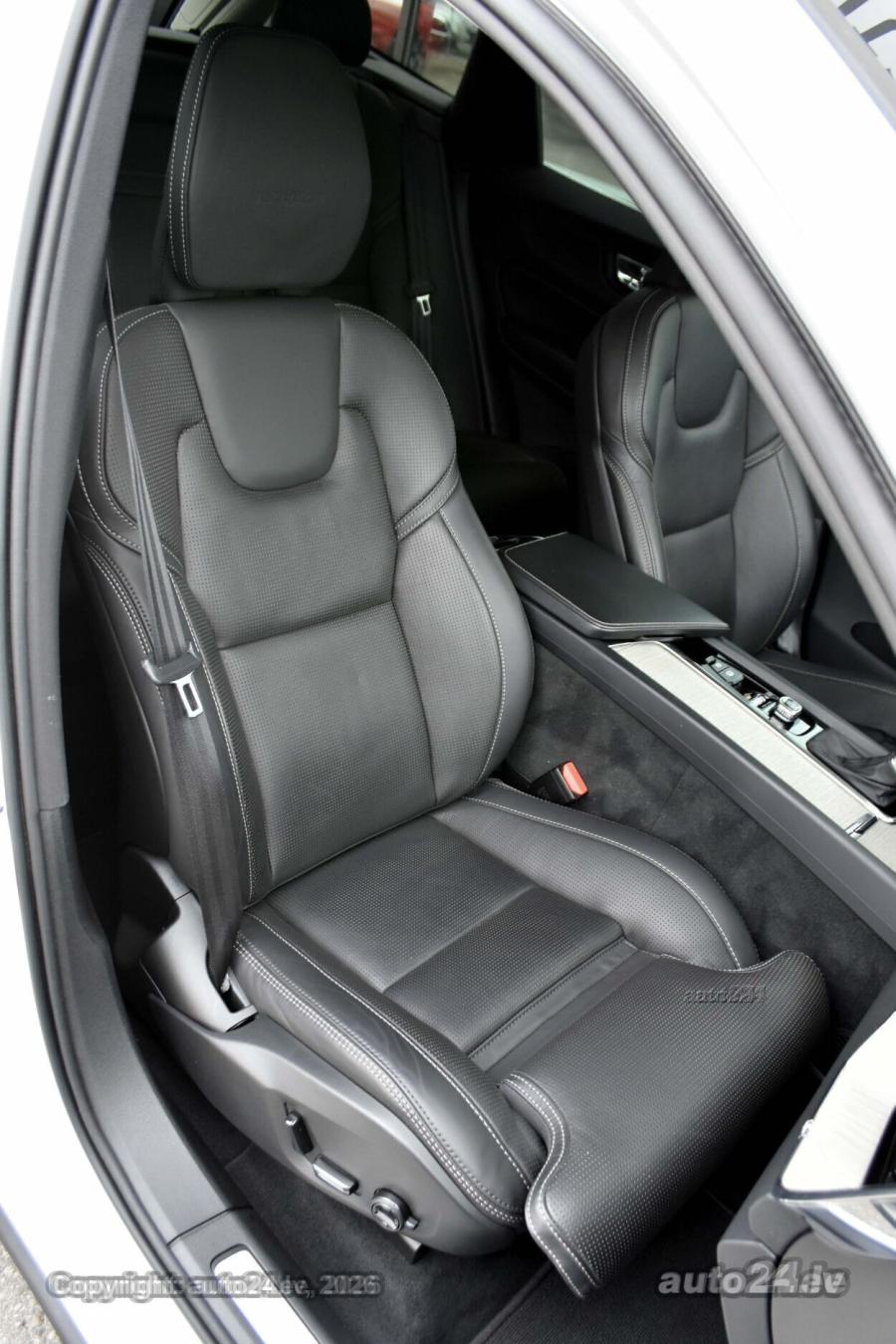Balts Volvo XC60 2018 Tallina, ar dzinēja tilpumu 2.00 L un nobraukumu 154 tūkst. km par 28880 €, foto 10 vietnē AUTOMOTO.COM.LV