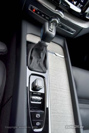 Balts Volvo XC60 2018 Tallina, ar dzinēja tilpumu 2.00 L un nobraukumu 154 tūkst. km par 28880 €, foto 18 vietnē AUTOMOTO.COM.LV