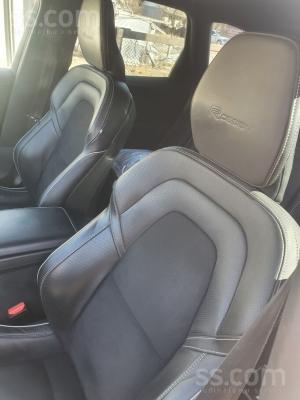 White Volvo XC60 2018 in Riga, with an engine capacity of 2.00 L and mileage of 365 thousand km for 15600 €, photo 8 on AUTOMOTO.COM.LV