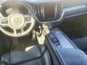 White Volvo XC60 2018 in Riga, with an engine capacity of 2.00 L and mileage of 365 thousand km for 15600 €, photo 11 on AUTOMOTO.COM.LV