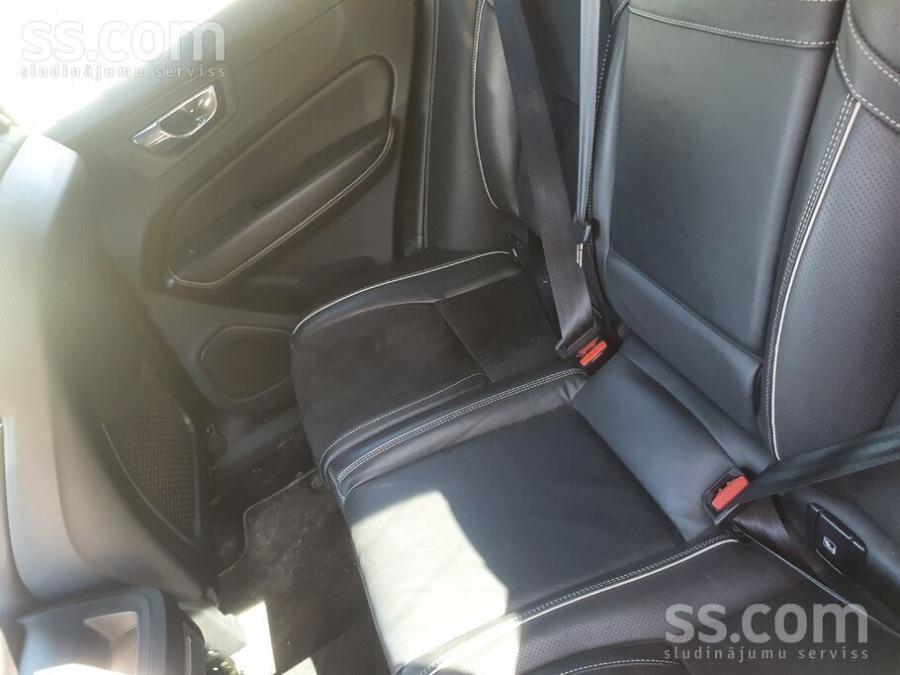 White Volvo XC60 2018 in Riga, with an engine capacity of 2.00 L and mileage of 365 thousand km for 15600 €, photo 13 on AUTOMOTO.COM.LV