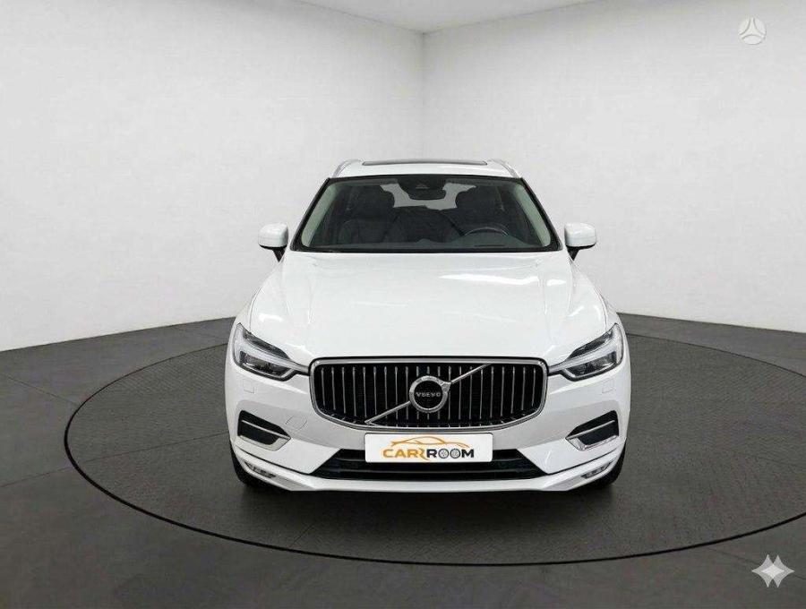 White Volvo XC60 2018 in Vilnius, with an engine capacity of 1.97 L and mileage of 207 thousand km for 22300 €, photo 3 on AUTOMOTO.COM.LV
