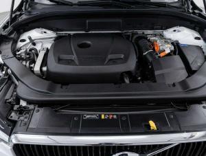 White Volvo XC60 2018 in Vilnius, with an engine capacity of 1.97 L and mileage of 207 thousand km for 22300 €, photo 8 on AUTOMOTO.COM.LV