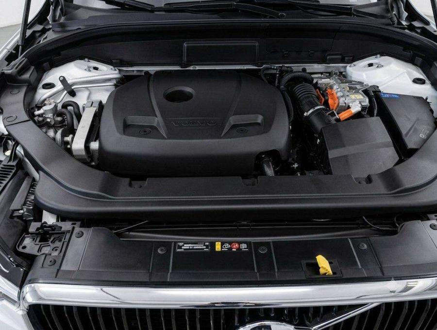 White Volvo XC60 2018 in Vilnius, with an engine capacity of 1.97 L and mileage of 207 thousand km for 22300 €, photo 8 on AUTOMOTO.COM.LV