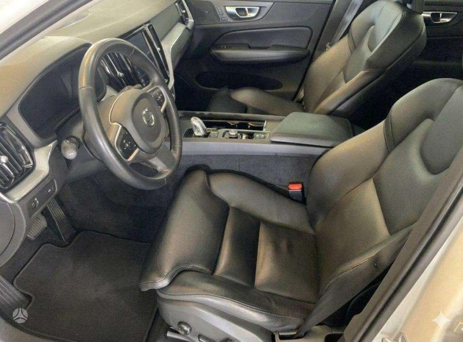 White Volvo XC60 2018 in Vilnius, with an engine capacity of 1.97 L and mileage of 207 thousand km for 22300 €, photo 9 on AUTOMOTO.COM.LV