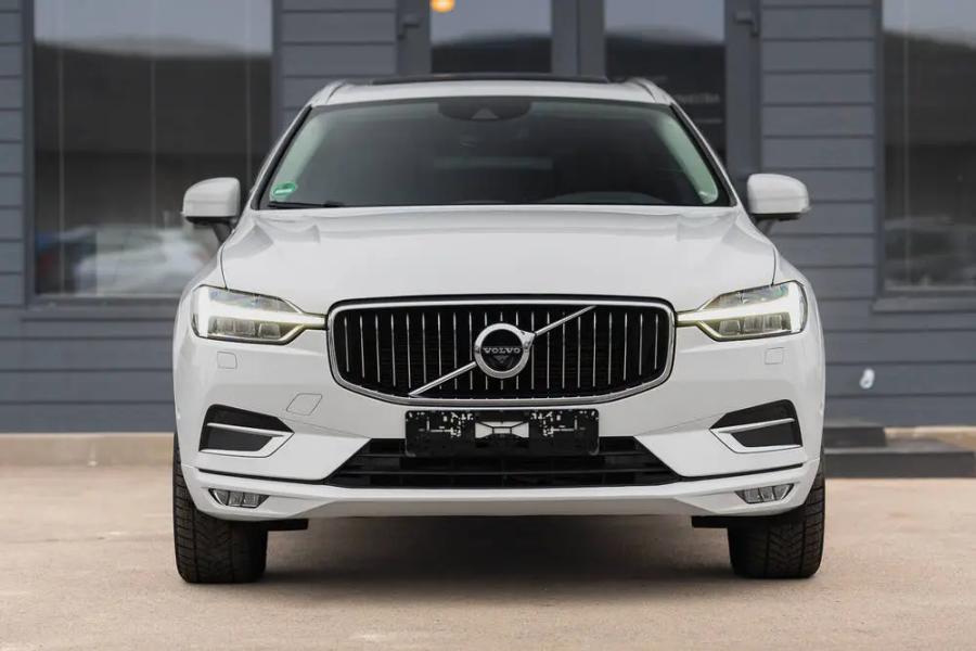 White Volvo XC60 2018 in Jelgava, with an engine capacity of 2.00 L and mileage of 190 thousand km for 23200 €, photo 6 on AUTOMOTO.COM.LV