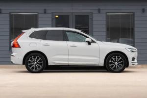 White Volvo XC60 2018 in Jelgava, with an engine capacity of 2.00 L and mileage of 190 thousand km for 23200 €, photo 7 on AUTOMOTO.COM.LV