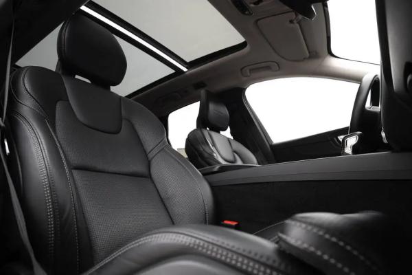 Balts Volvo XC60 2018 Jelgava, ar dzinēja tilpumu 2.00 L un nobraukumu 190 tūkst. km par 23200 €, foto 10 vietnē AUTOMOTO.COM.LV