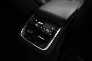 White Volvo XC60 2018 in Jelgava, with an engine capacity of 2.00 L and mileage of 190 thousand km for 23200 €, photo 16 on AUTOMOTO.COM.LV