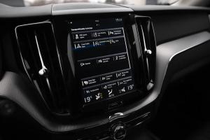 White Volvo XC60 2018 in Jelgava, with an engine capacity of 2.00 L and mileage of 190 thousand km for 23200 €, photo 17 on AUTOMOTO.COM.LV