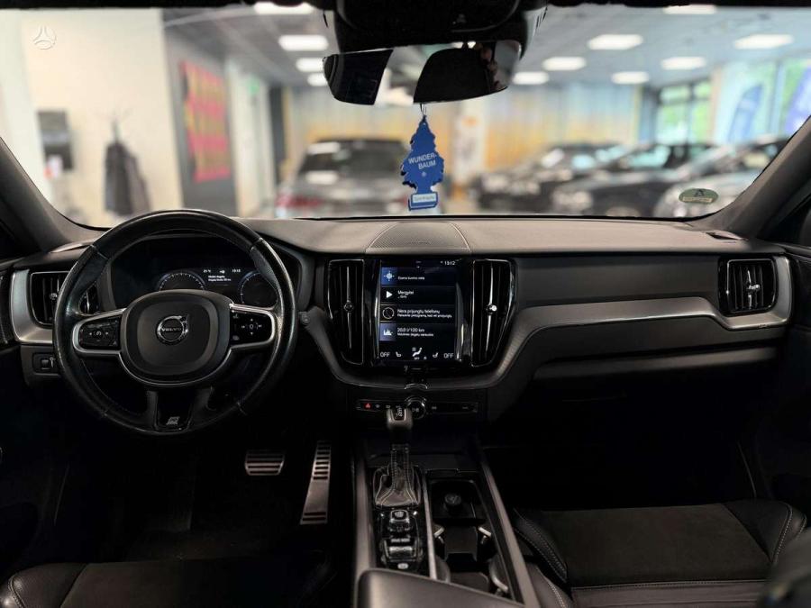 White Volvo XC60 2018 in Klaipeda, with an engine capacity of 1.97 L and mileage of 299 thousand km for 19950 €, photo 4 on AUTOMOTO.COM.LV