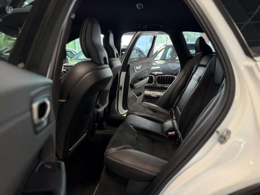 White Volvo XC60 2018 in Klaipeda, with an engine capacity of 1.97 L and mileage of 299 thousand km for 19950 €, photo 6 on AUTOMOTO.COM.LV