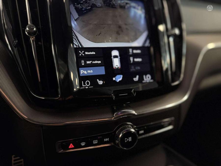 White Volvo XC60 2018 in Klaipeda, with an engine capacity of 1.97 L and mileage of 299 thousand km for 19950 €, photo 18 on AUTOMOTO.COM.LV