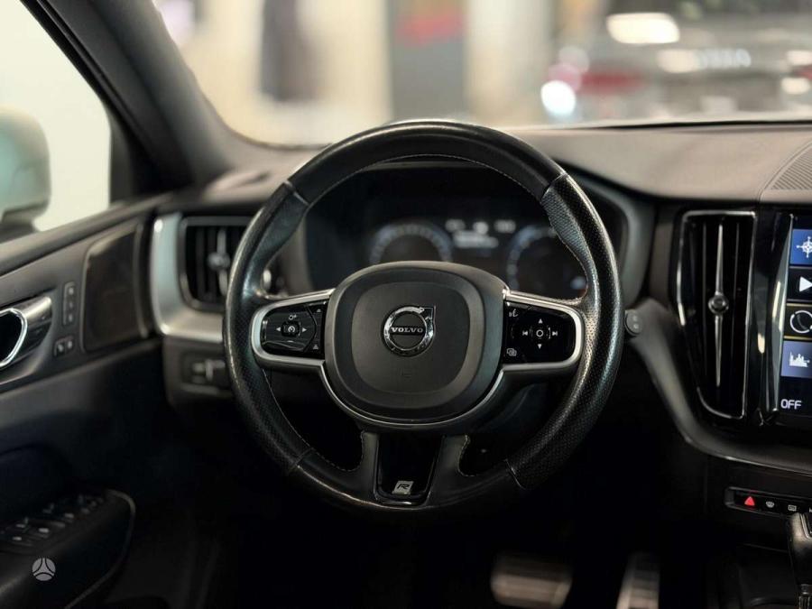 White Volvo XC60 2018 in Klaipeda, with an engine capacity of 1.97 L and mileage of 299 thousand km for 19950 €, photo 21 on AUTOMOTO.COM.LV