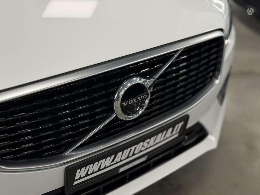 White Volvo XC60 2018 in Klaipeda, with an engine capacity of 1.97 L and mileage of 299 thousand km for 19950 €, photo 31 on AUTOMOTO.COM.LV