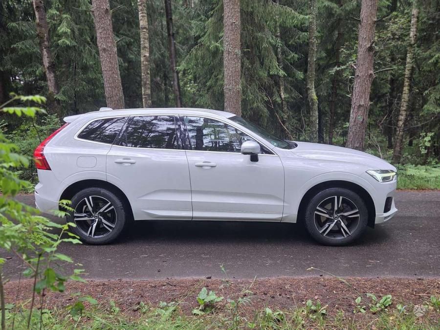 White Volvo XC60 2018 in Vilnius, with an engine capacity of 2.00 L and mileage of 181 thousand km for 21500 €, photo 9 on AUTOMOTO.COM.LV