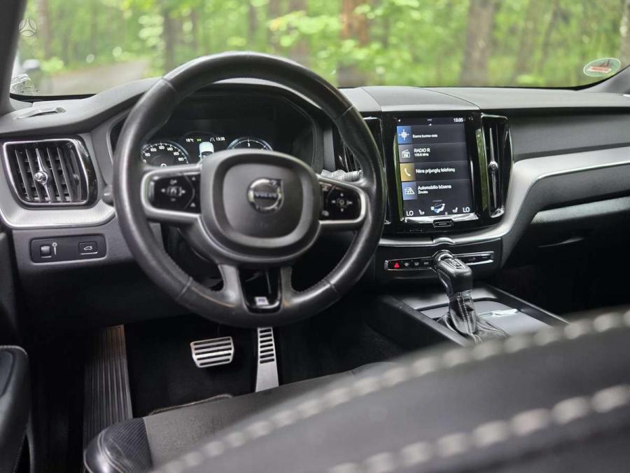 White Volvo XC60 2018 in Vilnius, with an engine capacity of 2.00 L and mileage of 181 thousand km for 21500 €, photo 11 on AUTOMOTO.COM.LV