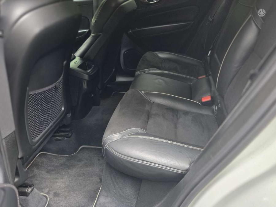 White Volvo XC60 2018 in Vilnius, with an engine capacity of 2.00 L and mileage of 181 thousand km for 21500 €, photo 21 on AUTOMOTO.COM.LV
