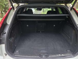 White Volvo XC60 2018 in Vilnius, with an engine capacity of 2.00 L and mileage of 181 thousand km for 21500 €, photo 23 on AUTOMOTO.COM.LV