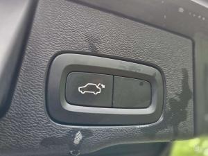 White Volvo XC60 2018 in Vilnius, with an engine capacity of 2.00 L and mileage of 181 thousand km for 21500 €, photo 24 on AUTOMOTO.COM.LV