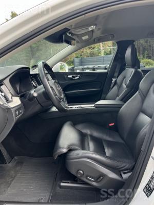 Balts Volvo XC60 2018 Daugavpils, ar dzinēja tilpumu 2.00 L un nobraukumu 181 tūkst. km par 20650 €, foto 18 vietnē AUTOMOTO.COM.LV