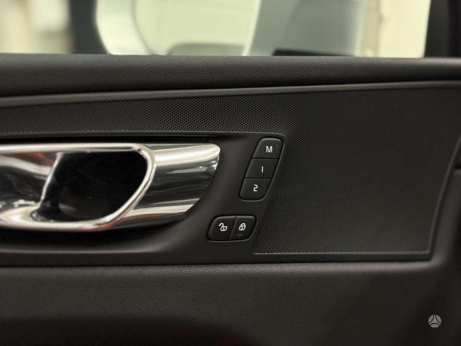 Balts Volvo XC60 2018 Viļņa, ar dzinēja tilpumu 1.97 L un nobraukumu 182 tūkst. km par 23990 €, foto 14 vietnē AUTOMOTO.COM.LV