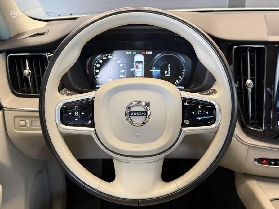 Balts Volvo XC60 2018 Kauņa, ar dzinēja tilpumu 2.00 L un nobraukumu 216 tūkst. km par 22990 €, foto 15 vietnē AUTOMOTO.COM.LV