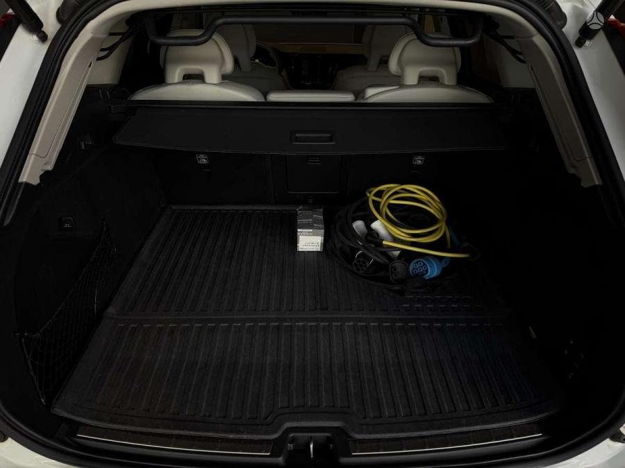 Balts Volvo XC60 2018 Kauņa, ar dzinēja tilpumu 2.00 L un nobraukumu 216 tūkst. km par 22990 €, foto 24 vietnē AUTOMOTO.COM.LV