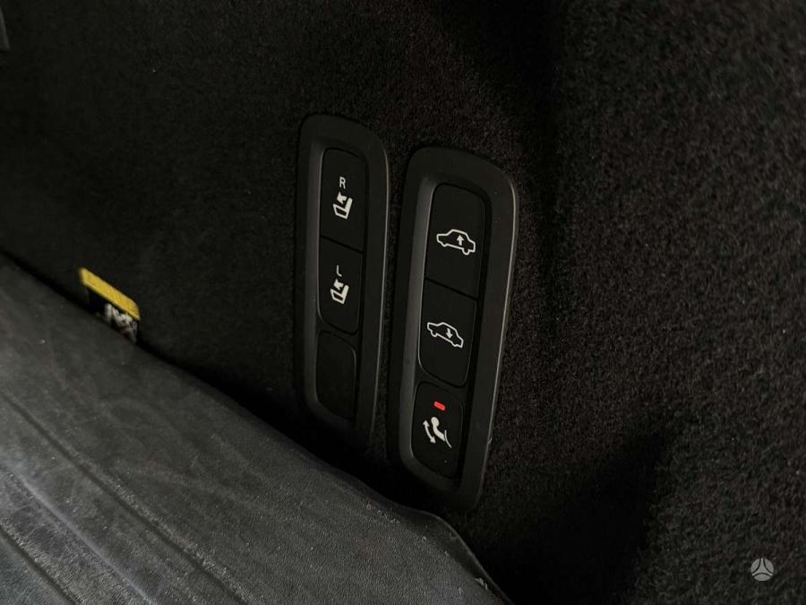 Balts Volvo XC60 2018 Kauņa, ar dzinēja tilpumu 2.00 L un nobraukumu 216 tūkst. km par 22990 €, foto 26 vietnē AUTOMOTO.COM.LV