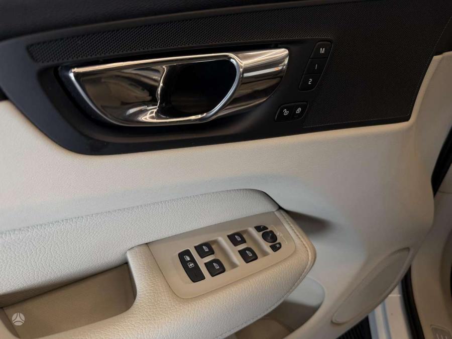 Balts Volvo XC60 2018 Kauņa, ar dzinēja tilpumu 2.00 L un nobraukumu 216 tūkst. km par 22990 €, foto 27 vietnē AUTOMOTO.COM.LV