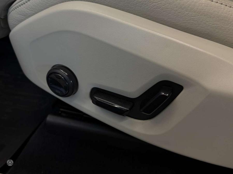 Balts Volvo XC60 2018 Kauņa, ar dzinēja tilpumu 2.00 L un nobraukumu 216 tūkst. km par 22990 €, foto 28 vietnē AUTOMOTO.COM.LV