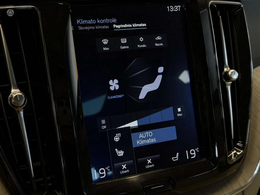 Balts Volvo XC60 2018 Kauņa, ar dzinēja tilpumu 2.00 L un nobraukumu 216 tūkst. km par 22990 €, foto 32 vietnē AUTOMOTO.COM.LV
