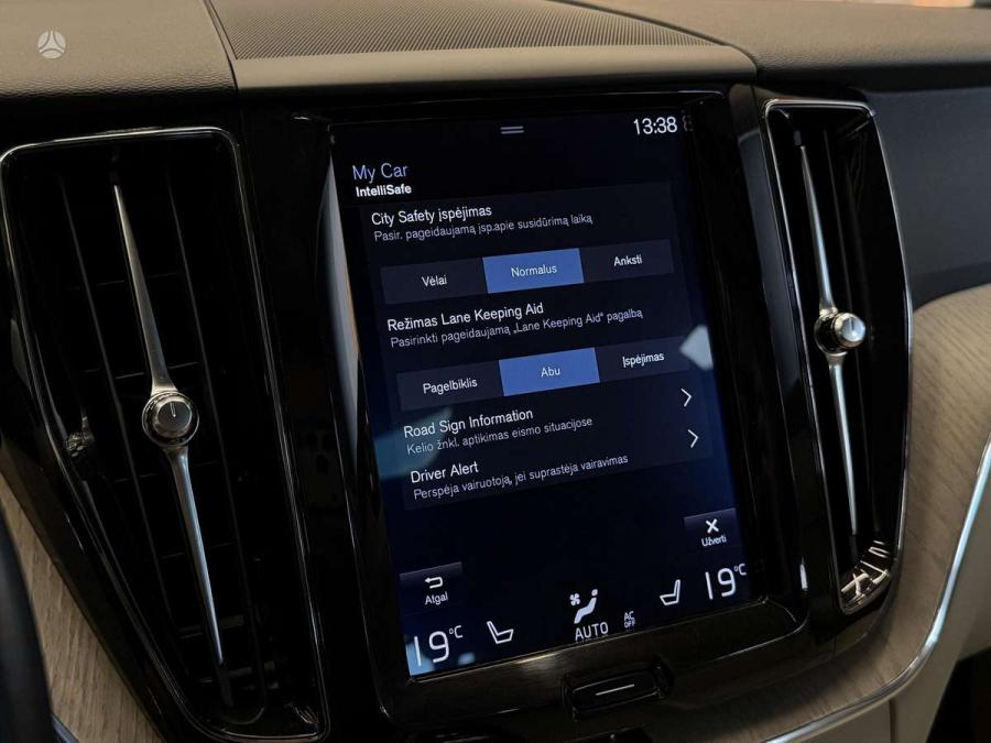 Balts Volvo XC60 2018 Kauņa, ar dzinēja tilpumu 2.00 L un nobraukumu 216 tūkst. km par 22990 €, foto 33 vietnē AUTOMOTO.COM.LV