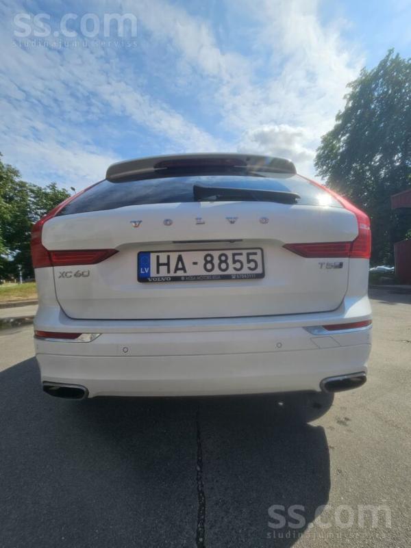 White Volvo XC60 2018 in Riga, with an engine capacity of 2.00 L and mileage of 227 thousand km for 22800 €, photo 4 on AUTOMOTO.COM.LV