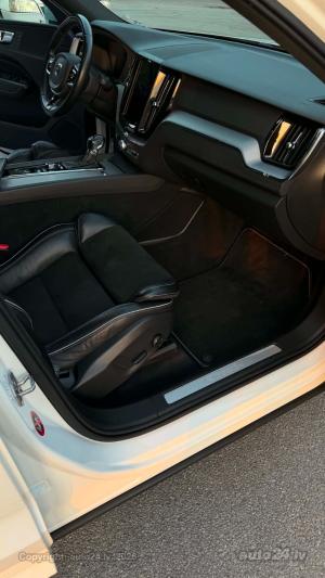 Balts Volvo XC60 2018 Pērnava, ar dzinēja tilpumu 2.00 L un nobraukumu 200 tūkst. km par 24900 €, foto 6 vietnē AUTOMOTO.COM.LV