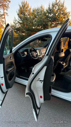 Balts Volvo XC60 2018 Pērnava, ar dzinēja tilpumu 2.00 L un nobraukumu 200 tūkst. km par 24900 €, foto 7 vietnē AUTOMOTO.COM.LV