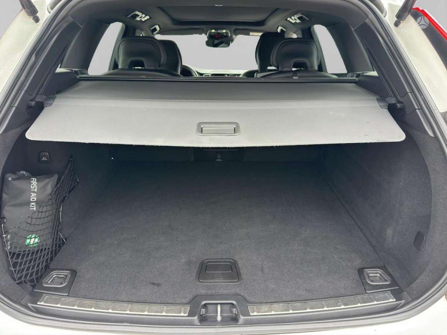 Balts Volvo XC60 2018 Kauņa, ar dzinēja tilpumu 2.00 L un nobraukumu 283 tūkst. km par 18990 €, foto 19 vietnē AUTOMOTO.COM.LV