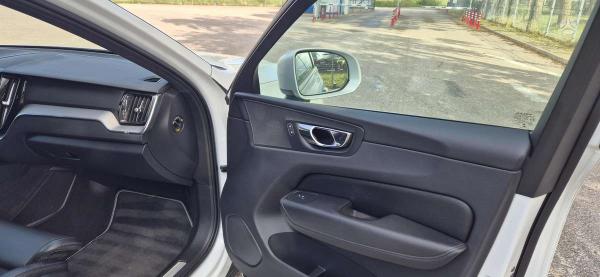 Balts Volvo XC60 2018 Marijampole, ar dzinēja tilpumu 1.97 L un nobraukumu 290 tūkst. km par 18950 €, foto 10 vietnē AUTOMOTO.COM.LV