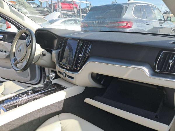Balts Volvo XC60 2018 Ukmergė, ar dzinēja tilpumu 2.50 L un nobraukumu 266 tūkst. km par 12100 €, foto 8 vietnē AUTOMOTO.COM.LV