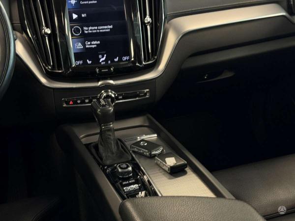 White Volvo XC60 2018 in Klaipeda, with an engine capacity of 1.97 L and mileage of 147 thousand km for 23500 €, photo 7 on AUTOMOTO.COM.LV
