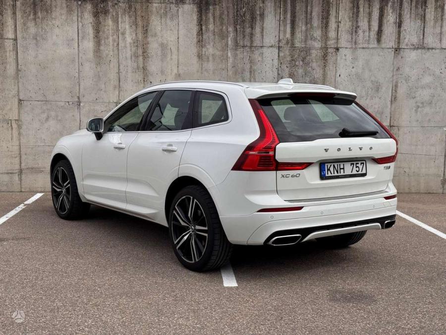 White Volvo XC60 2018 in Vilnius, with an engine capacity of 1.97 L and mileage of 222 thousand km for 21900 €, photo 4 on AUTOMOTO.COM.LV
