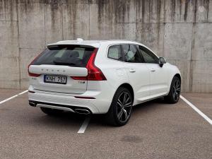 White Volvo XC60 2018 in Vilnius, with an engine capacity of 1.97 L and mileage of 222 thousand km for 21900 €, photo 5 on AUTOMOTO.COM.LV