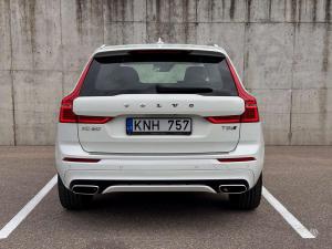 White Volvo XC60 2018 in Vilnius, with an engine capacity of 1.97 L and mileage of 222 thousand km for 21900 €, photo 9 on AUTOMOTO.COM.LV