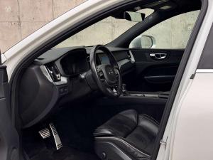 White Volvo XC60 2018 in Vilnius, with an engine capacity of 1.97 L and mileage of 222 thousand km for 21900 €, photo 10 on AUTOMOTO.COM.LV